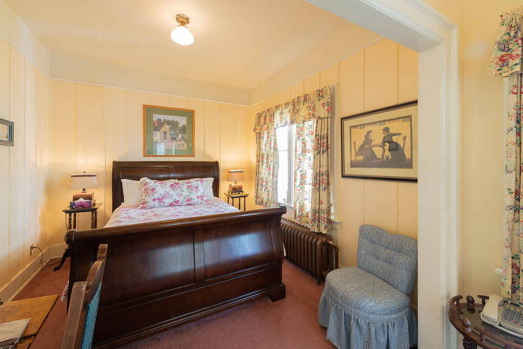 Veranda Guest Room – Beaconsfield Inn
