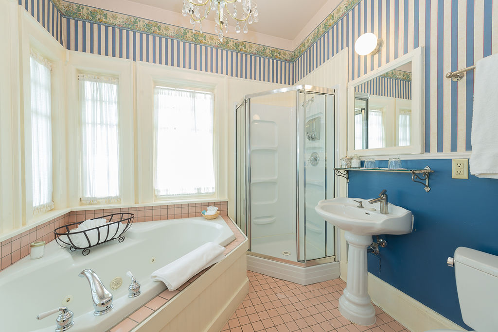 Veranda Guest Room – Beaconsfield Inn